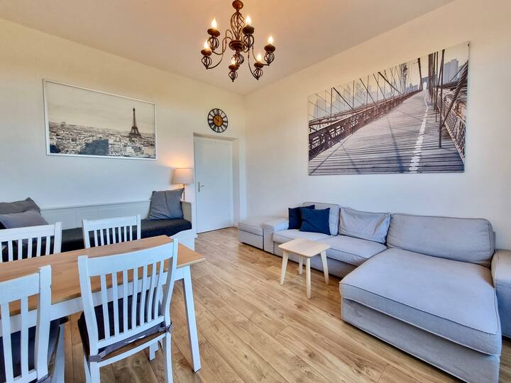 2 Room Apt. Near Station Neustadt In It District - Dresde