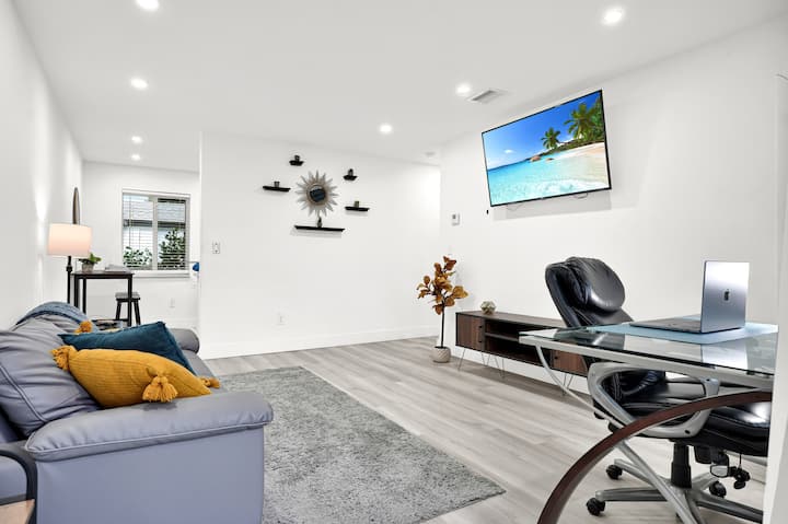 Group Friendly · Near Trendy Areas · Gated Parking - Miami International Airport (MIA)