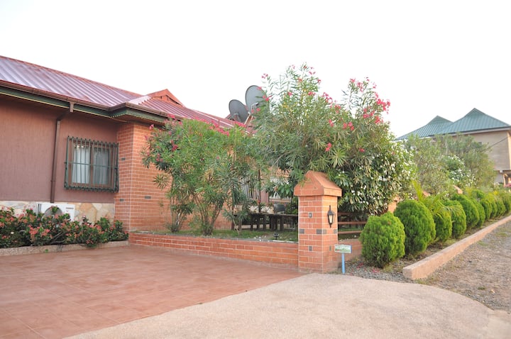 Santa Monica Home Lodge - Entire 2 Bedroom House - Ghana