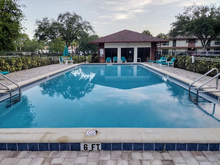 Beautiful Condominium For A Peaceful Respite - Daytona Beach, FL