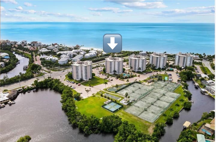Beautiful Beach Condo- Bonita Springs 408 - Bonita Springs, FL