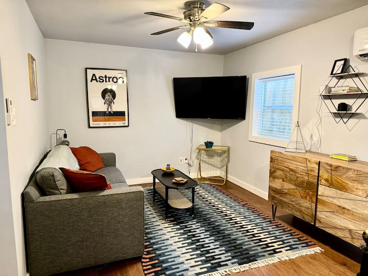 Cozy Urban Hideaway In The Houston’s Arts District - Northside - Houston