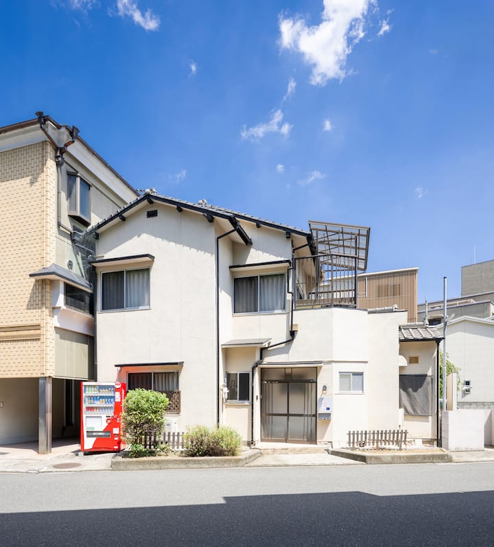 紅葉〜栗林公園徒歩3分。最大6人二階建貸切。ご家族子供さん歓迎。無料駐車場一台。jr栗林公園北口駅前 - Takamatsu