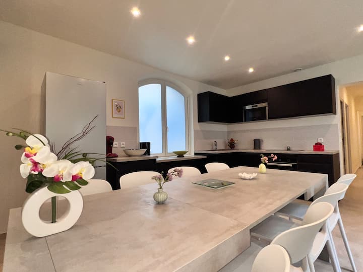 F276 Maison En Centre-ville Avec Cour Privative - Saint-Tropez