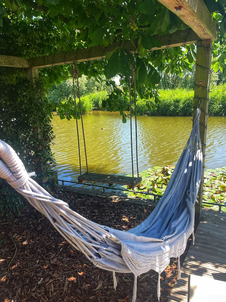 Gezellige Pipo Met Hottub & Schommel Aan Het Water - Medemblik
