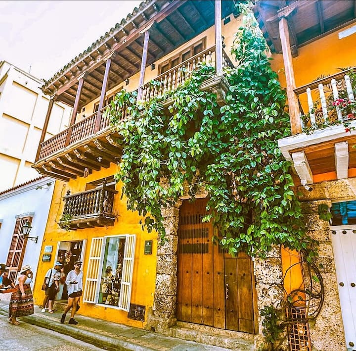 "Loft + Balcony" In Fascinating Colonial Mansion - Cartagena