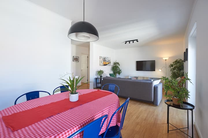 Ample 4bd, Lift,tram,  1gbps Wifi, Air Conditioner - Benfica