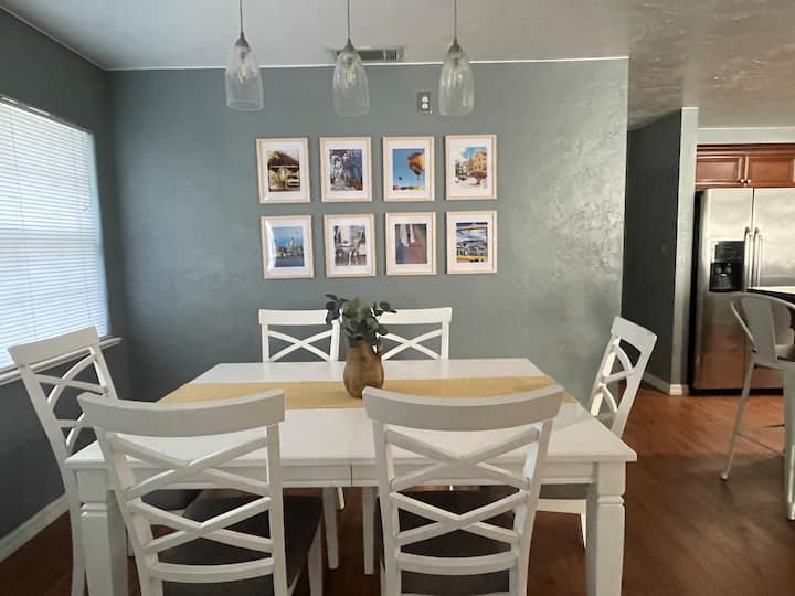 Hello Sunshine! 4/2 Spacious Home. - St. Petersburg, FL