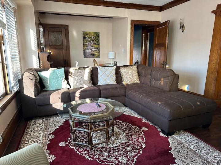 Budget Guest House #5- Private Parking Spaces - Milwaukee, WI