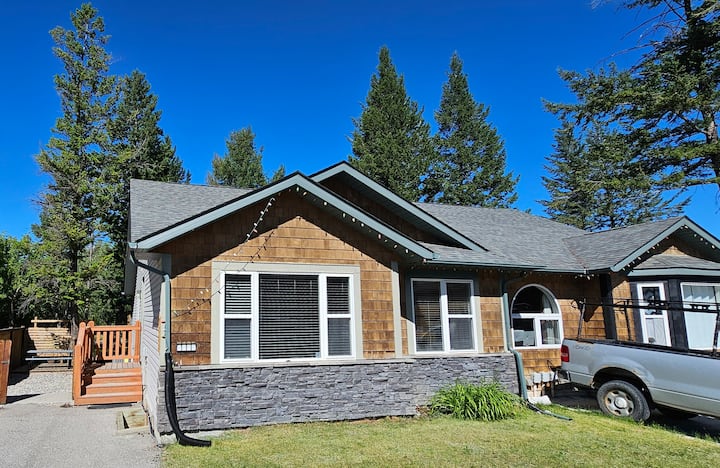 Radium Hot Springs Home W/ Access To All Amenities - Radium Hot Springs