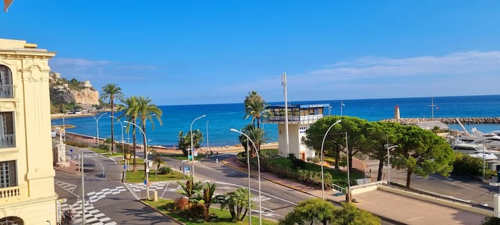 Très Beau Studio Refait à Neuf -Vue Mer Magnifique - Menton