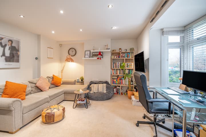 A Hidden Gem With Lakes & Nature On Your Doorstep - Ruislip