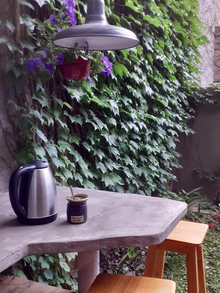 Beautiful Apt With Garden. An Oasis In The City! - 