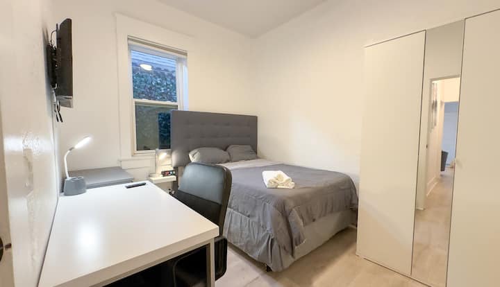 Private / Clean Bedroom / Student / Intern / Coder - San Diego, CA