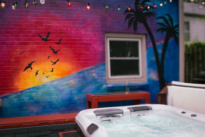 Hot Tub Oasis Hideaway W/ 4 Bed + Large Patio+yard - Independence, MO