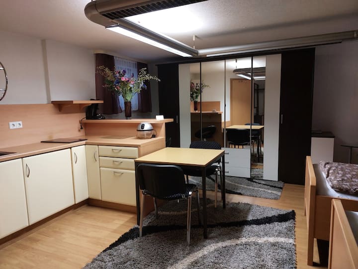 Evelyns Zimmer Im Untergeschoss - Neckarsulm