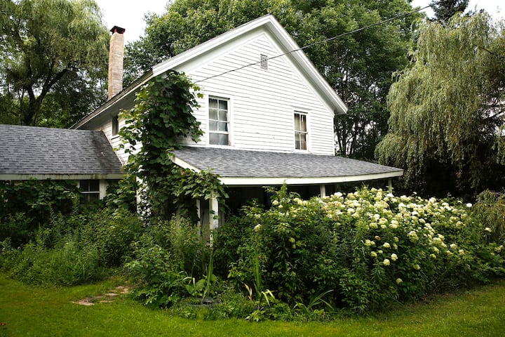 Charming Farmhouse With Wood Fired Hot Tub - Davenport, NY
