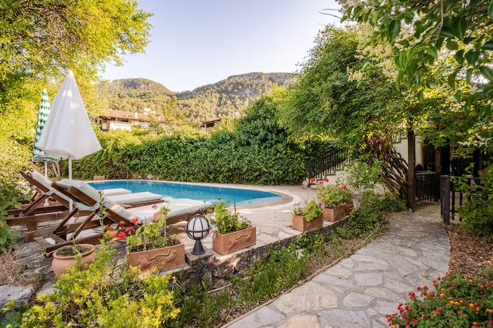 Hayal Villa: Village House With Private Garden - Karaçulha