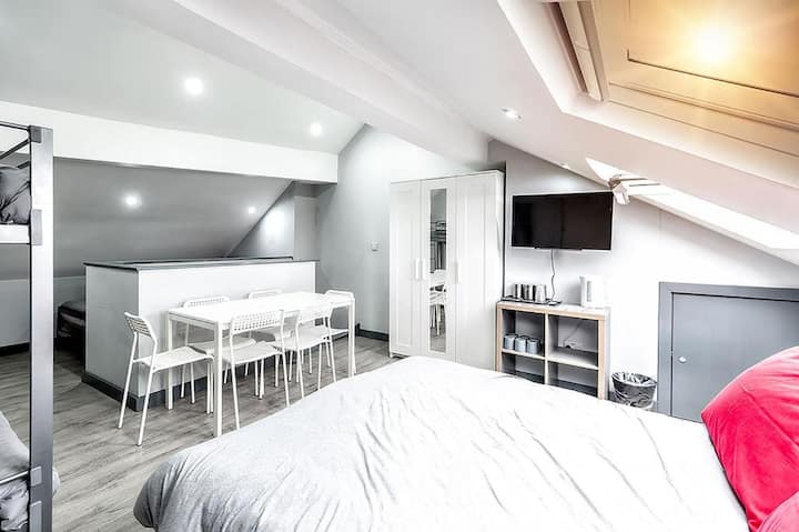 7 Bedroom Stag & Hen Apartment Sleeps 24 Liverpool - Lancashire