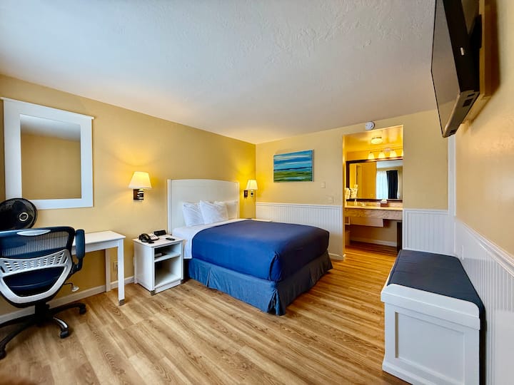 Family Suite - Pet Friendly * - Monterey, CA