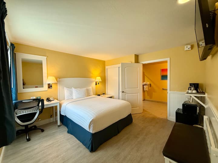 Queen Accessible With Roll-in Shower - Monterey, CA