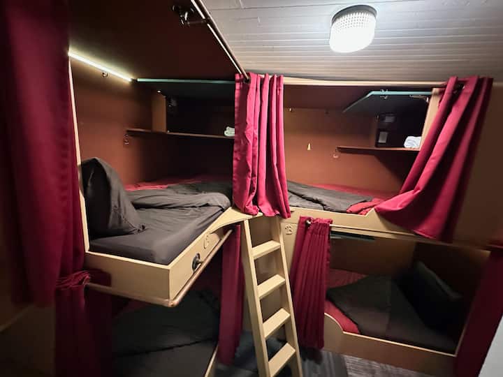 Private 4-bunk Room, Shared Bath, Wrh Hotel - Truckee, CA