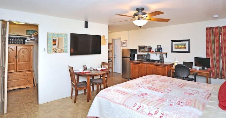Long Term Welcome! Equipped, Desk, Fast Wi-fi! - Tucson, AZ