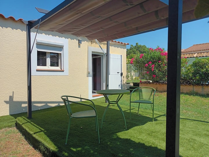 In Provence, Beautiful Independent Studio, Fully Equipped - Vitrolles