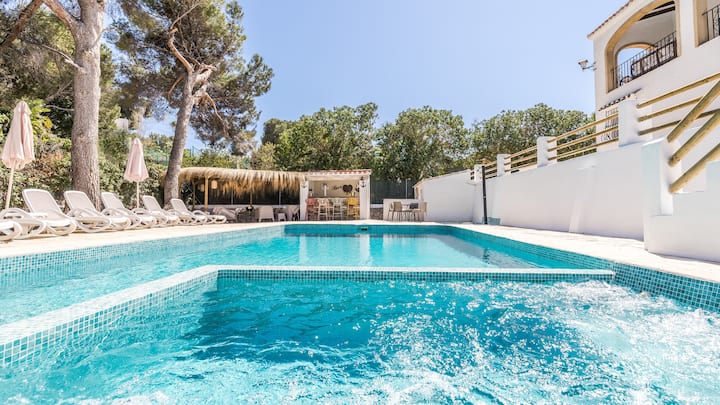 Villa Velero - 8-bed/9-baths, Walk To The Beach - Moraira