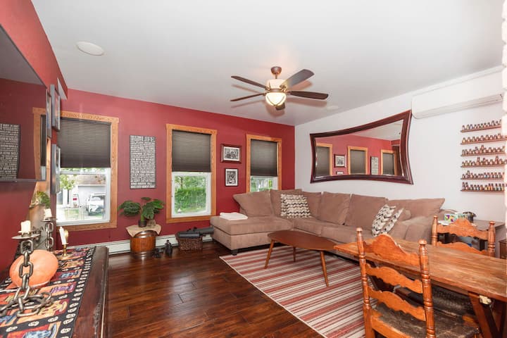 20 Miles To Nyc! Quaint Safe Community - Long Island, NY