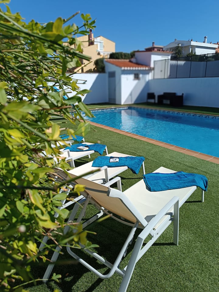Between The Beach And The Mountains "Shared Pool" - Granada