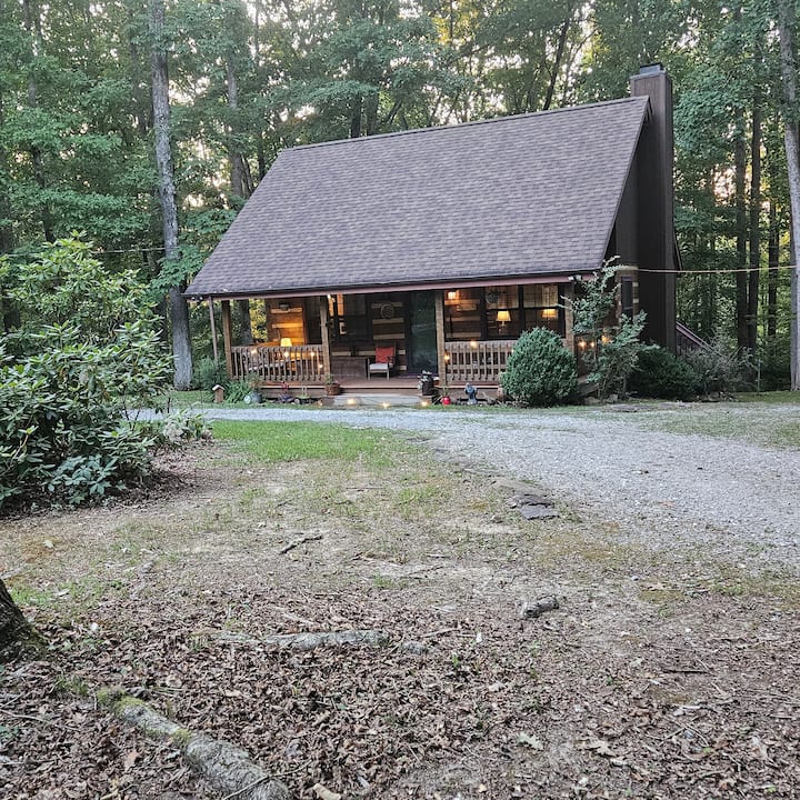Eagles Rest- Peaceful Rustic Cabin - Fairview, TN