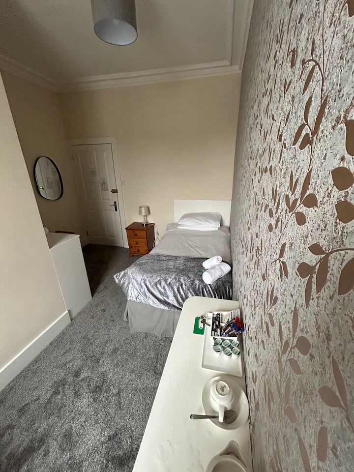 Single Room In Friendly,  Maxwell Arms Hotel - Castle Douglas