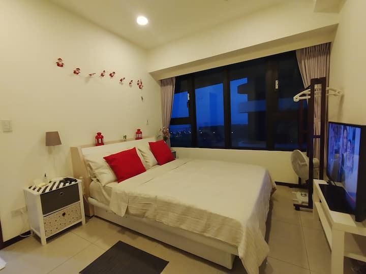 Cozy & Bright Master Bedroom With Private Bathroom - New Taipei City