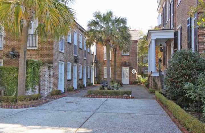 Historic Joseph Aiken Carriage House— Free Parking - Charleston, SC