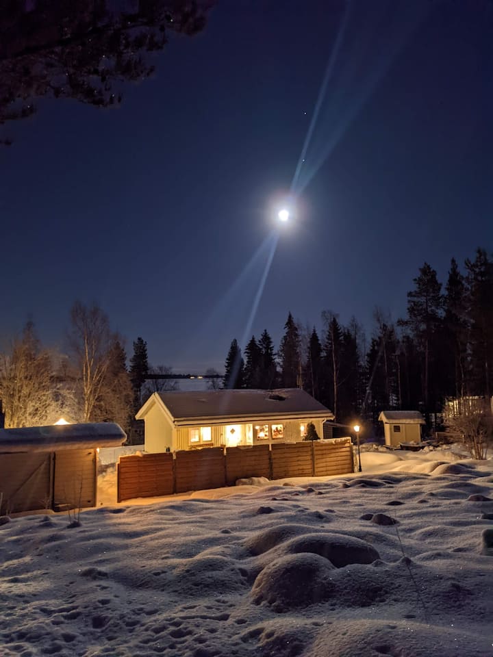 Fly Undan Vardagen: Idylliskt Hus Vid Havet - Piteå