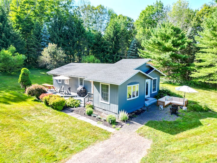 The Roxbury Retreat - Hike, Ski, & Work Remote - Roxbury, NY