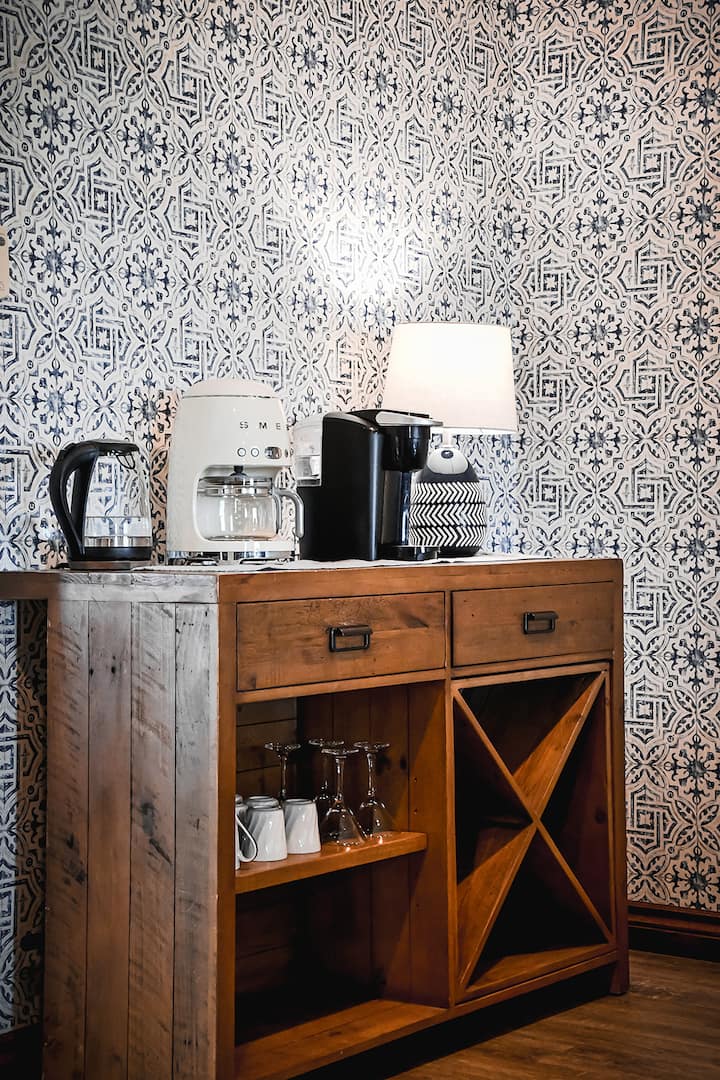 Corner Farm Cottage - Hot Tub, By Cowbell Brew Co - Ontario