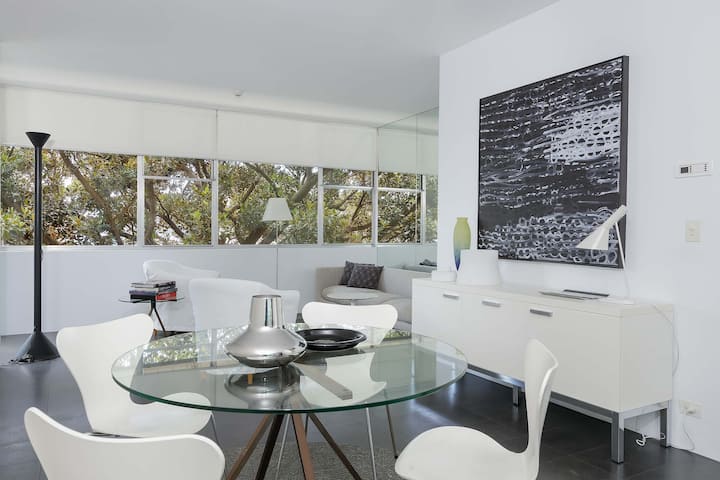 Modernist Urban Retreat - Sydney