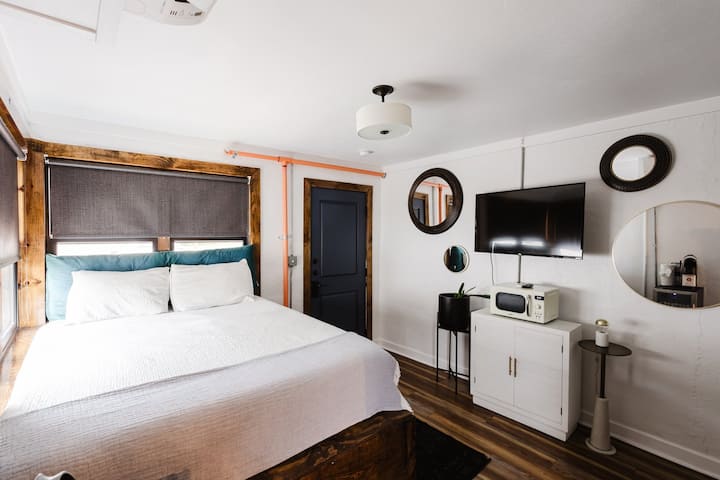 43" Smart Tv, Walk To Downtown & Trails, Fast Wifi - Hot Springs, AR