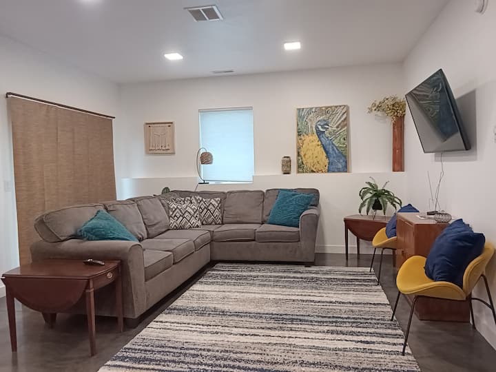 Modern King Suite | Full Kitchen + Washer - South Dakota