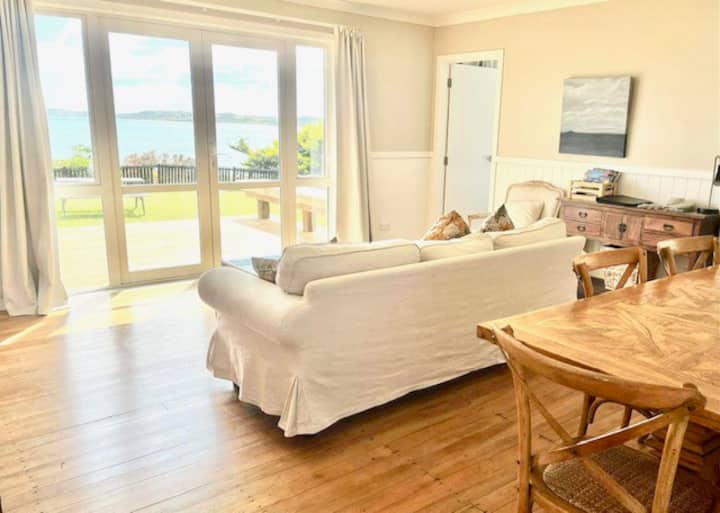 Bayview: Self-contained House In Central Waitangi - Chatham Island