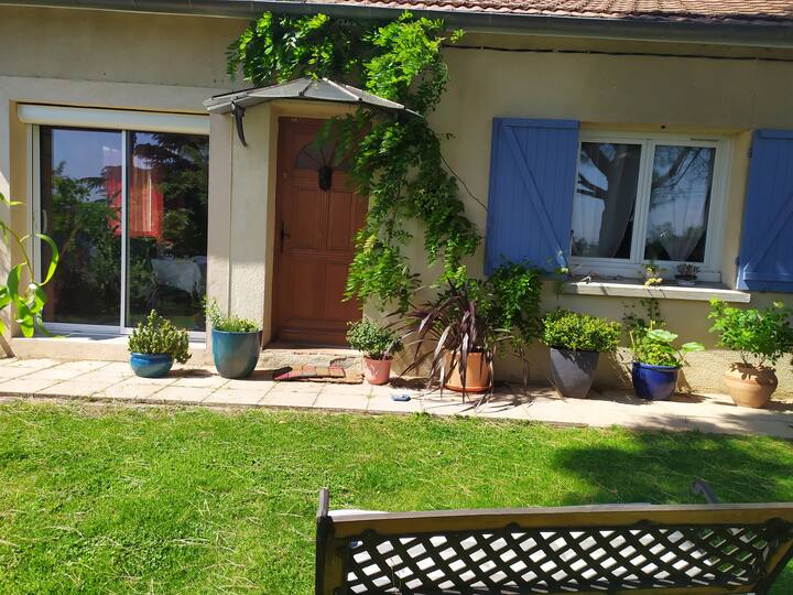 Grand Studio Au Calme Avec Terrasse Sur Jardin - Saint-Genis-Laval