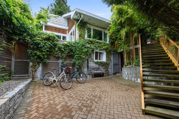1 Bed Modernist Garden Suite- Two Bikes Included! - Vancouver