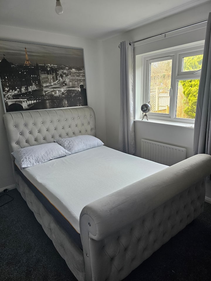 Private Double Bedroom In Quite House - Royal Tunbridge Wells