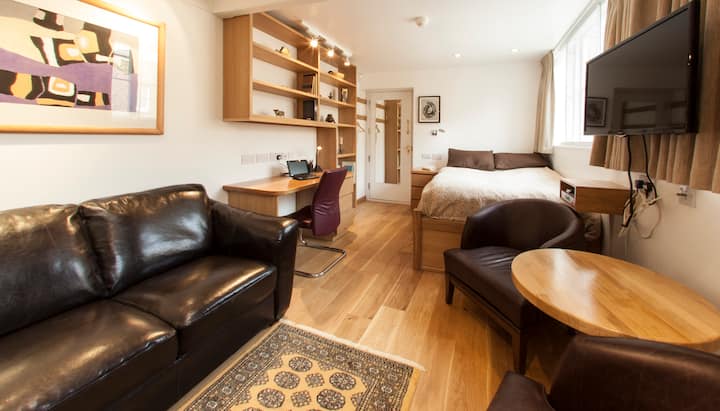 Luxurious Private Suite In Central London Gallery - London
