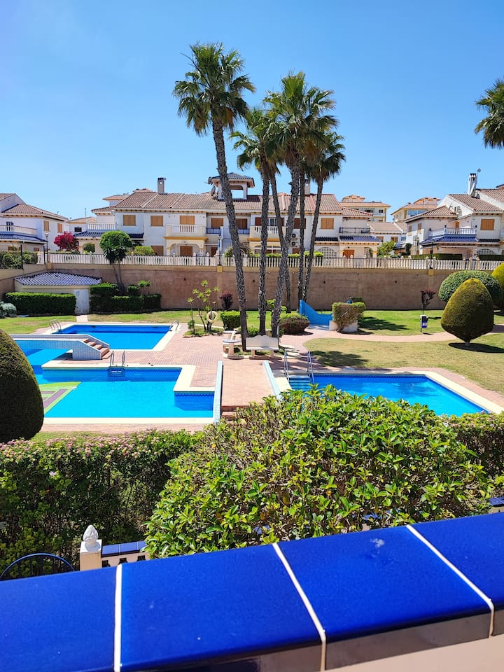 Bungalow Con Vista A La Piscina Y Cerca Del Mar - Torrevieja