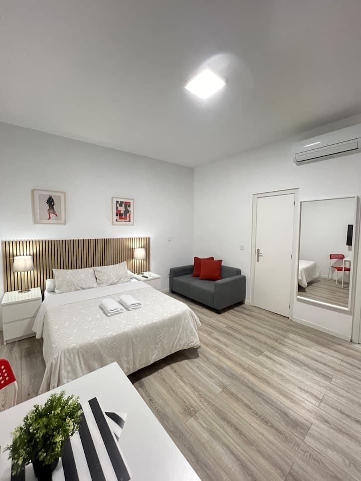 V37 - Acogedor Estudio En Un Bajo - Madrid
