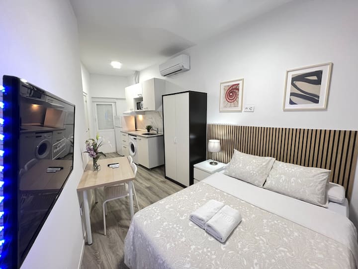 V37 - Acogedor Estudio En Un Bajo - Madrid
