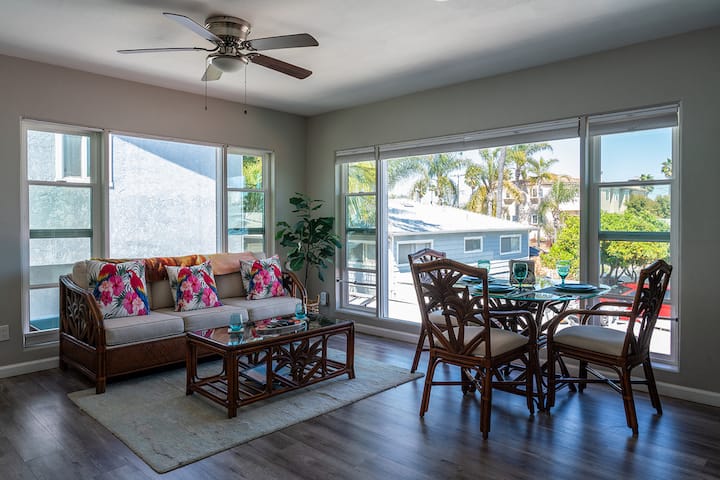 Palm View W/bikes Near Beach & Bay In Crown Point - Mission Beach - San Diego